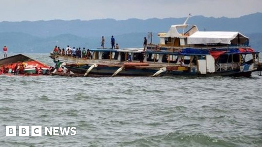 Philippine ferry sinking leaves dozens dead - BBC News