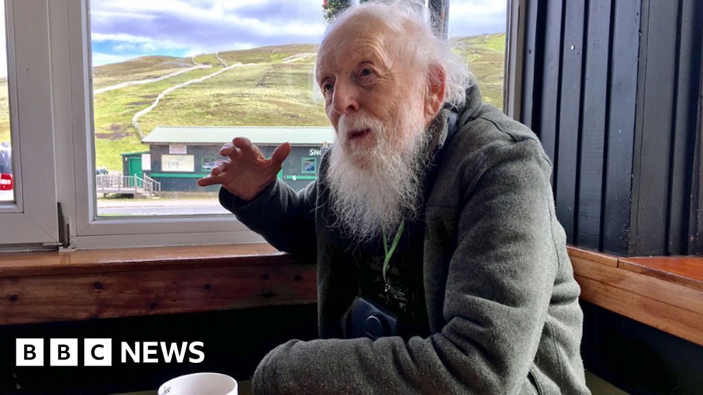 'Mr Cairngorms' Dr Adam Watson, dies aged 88 - BBC News