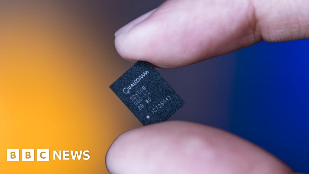'First 5G mobile net connection' claimed by Qualcomm - BBC News