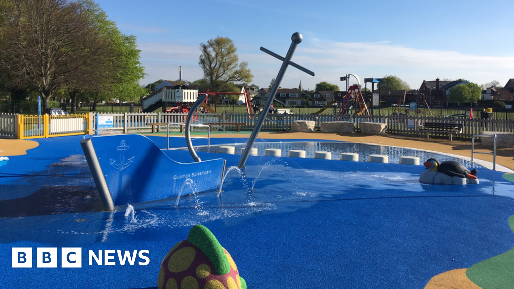 Cash-strapped BCP Council suggests closing splash parks - BBC News