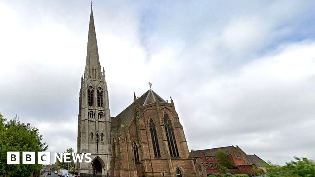 Landmark Preston church's £3.5m repairs appeal - BBC News