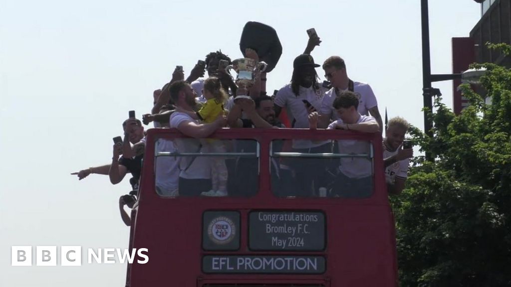 Bromley FC celebrate historic promotion with bus tour - BBC News