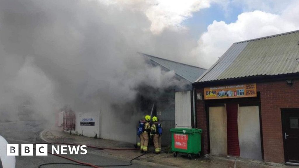 Cornwall smoke warning to households near industrial fire