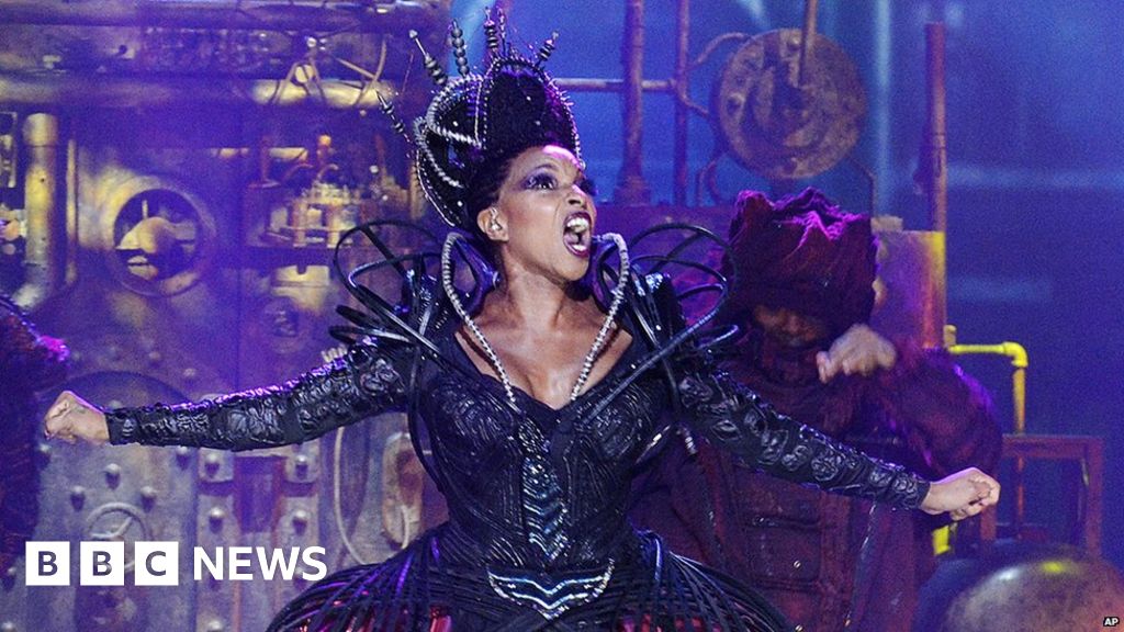 Amazing pictures from The Wiz featuring Ne-Yo and Mary J Blige - BBC News