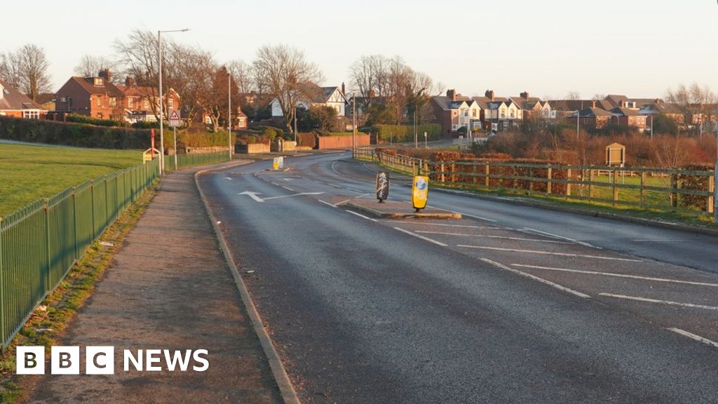 Cudworth crash: Two cyclists killed in suspected hit-and-run - BBC News
