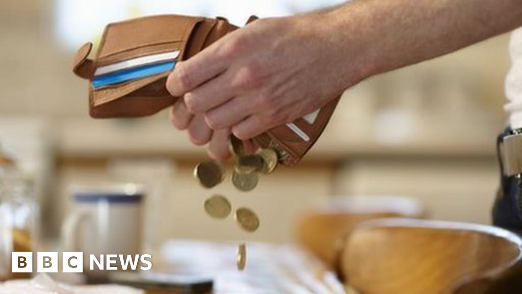 Cancer patients need more financial help, charities say - BBC News