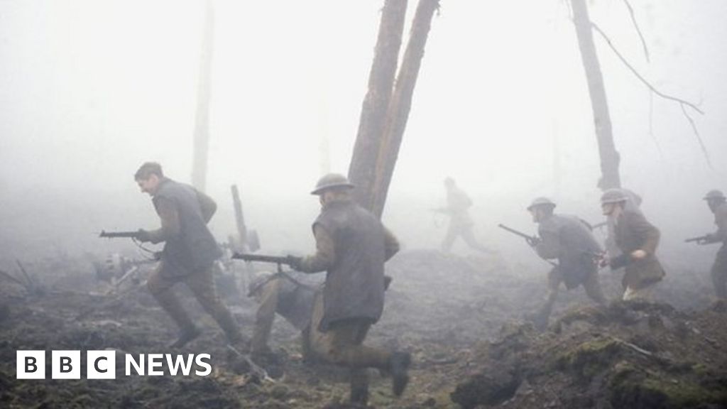 A new exhibition in Parliament recalls World War I. - BBC News