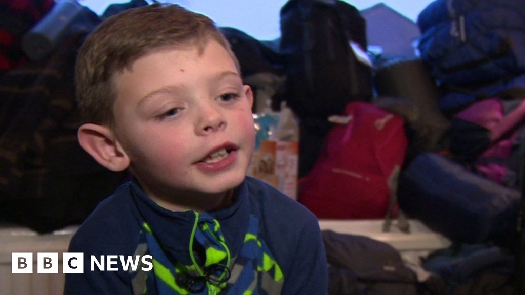Boy, 7, fills dozens of rucksacks for rough sleepers - BBC News
