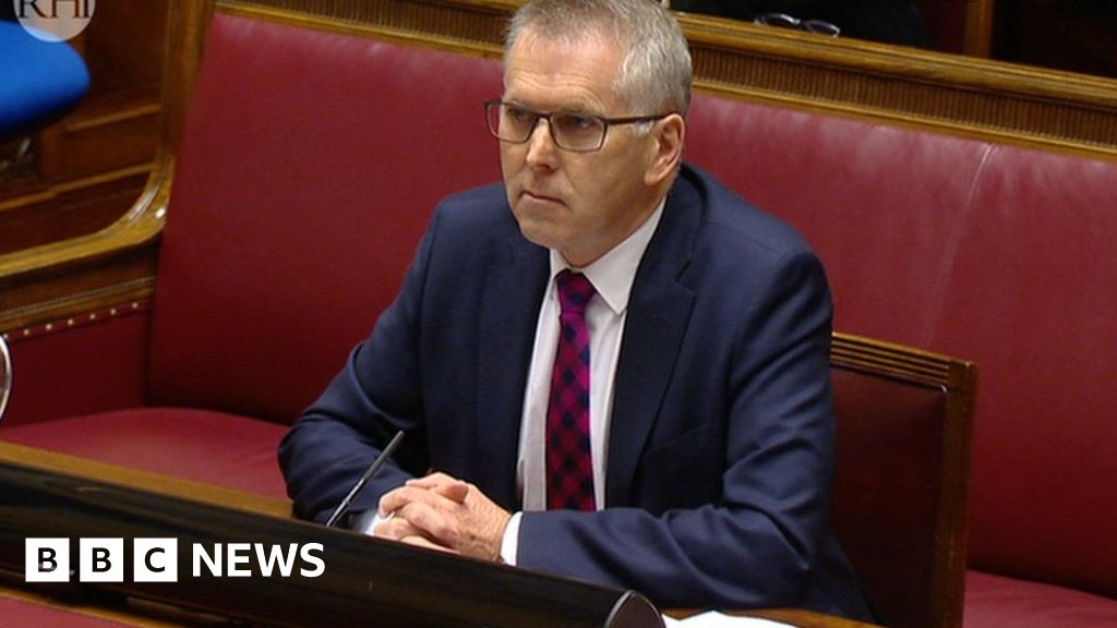 NI Civil service boss apologises over RHI 'failings' - BBC News
