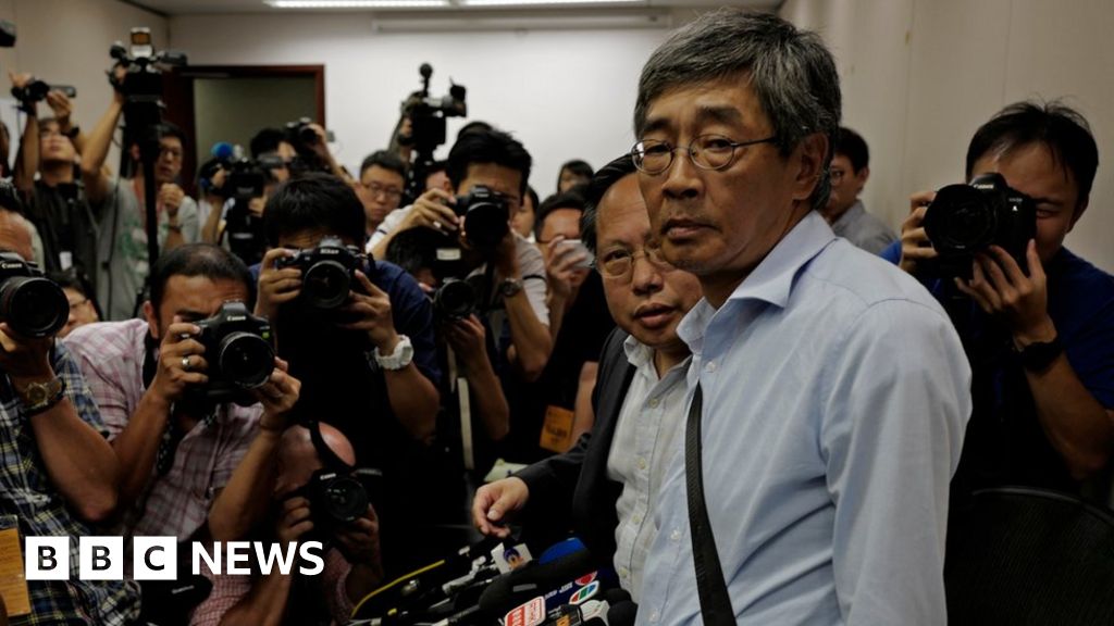 Hong Kong bookseller: China TV confession was 'forced' - BBC News