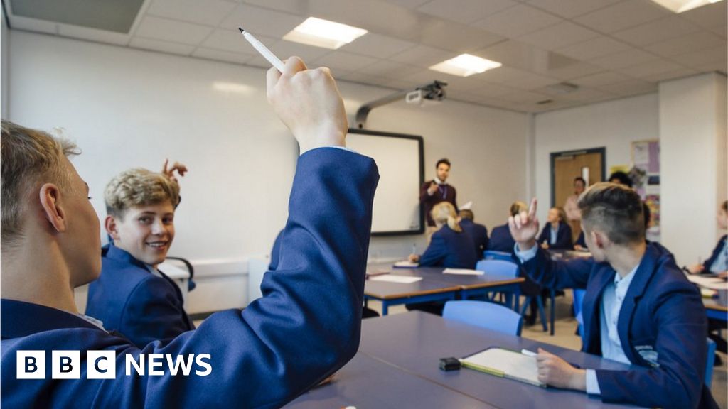 Relaunch for 'older teachers' replacement scheme - BBC News