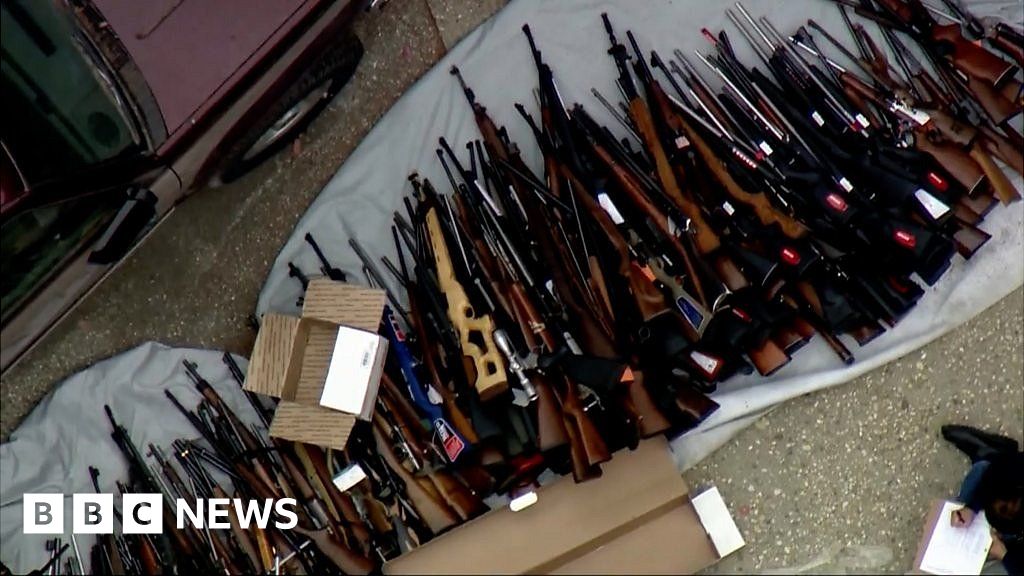More than 1,000 guns seized from Los Angeles home