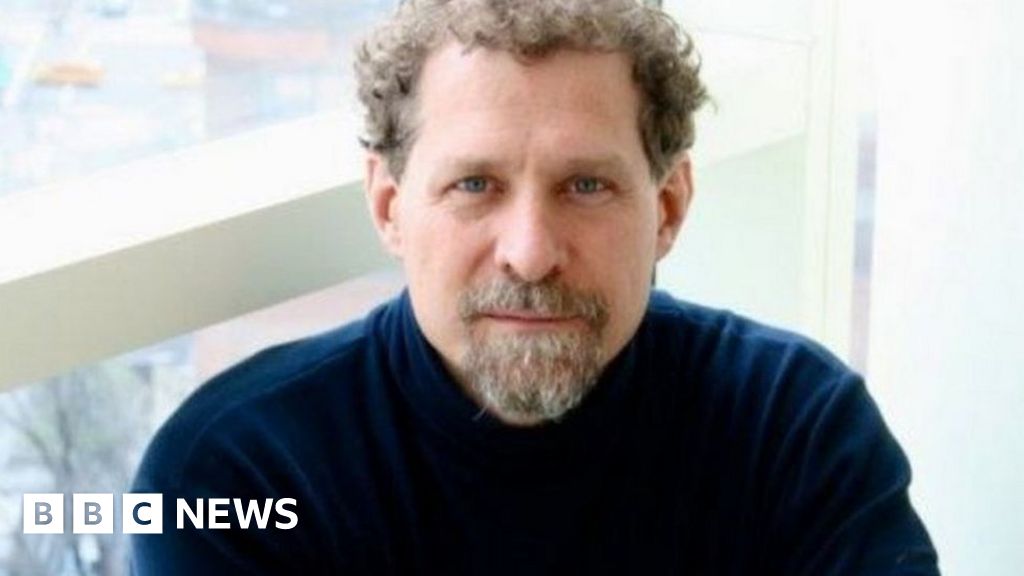 Architect dies in fall from Manhattan skyscraper - BBC News