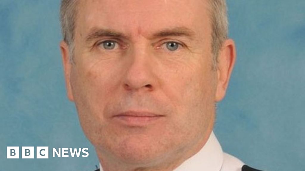 Acting police chief John Long set to retire - BBC News