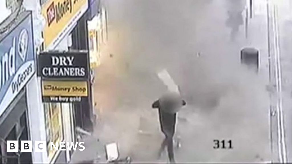 Roof collapses on to busy pavement in Shepherd's Bush - BBC News
