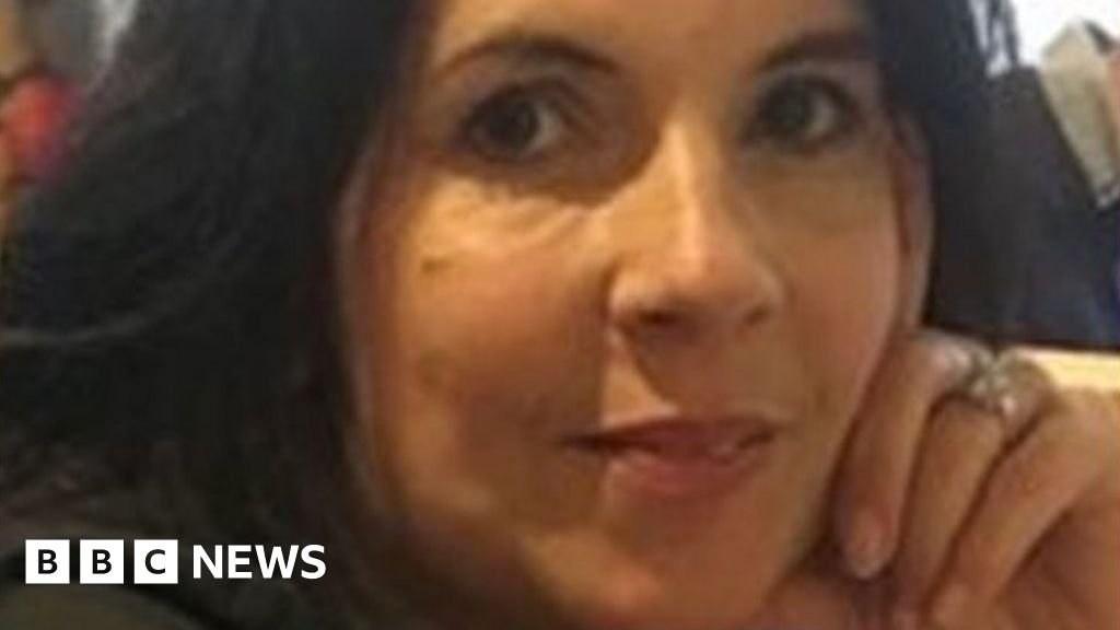 Derby: Conrad Iyayi admits murdering wife Katy Harris - BBC News