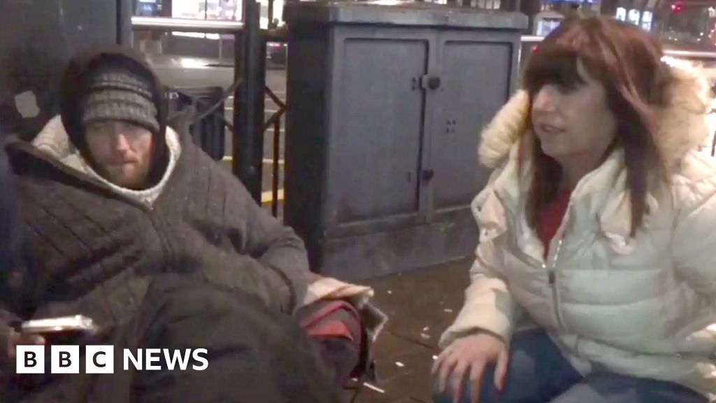 Leeds woman helps homeless with her own money - BBC News