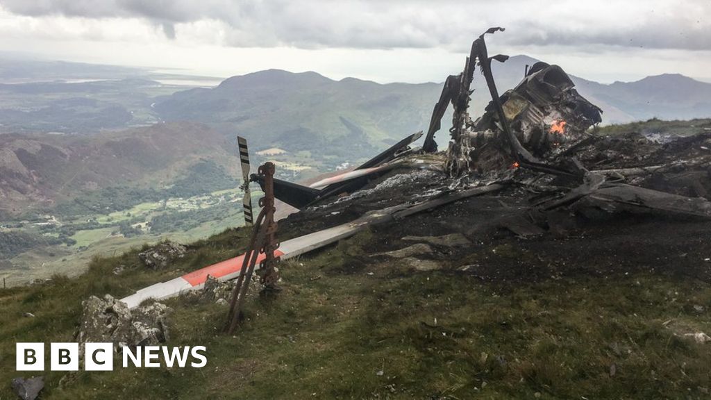 Investigation after RAF helicopter fire in Snowdonia - BBC News