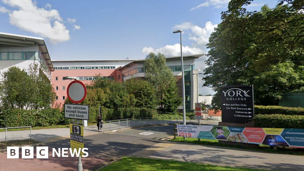 York College evacuated after suspicious object reports - BBC News