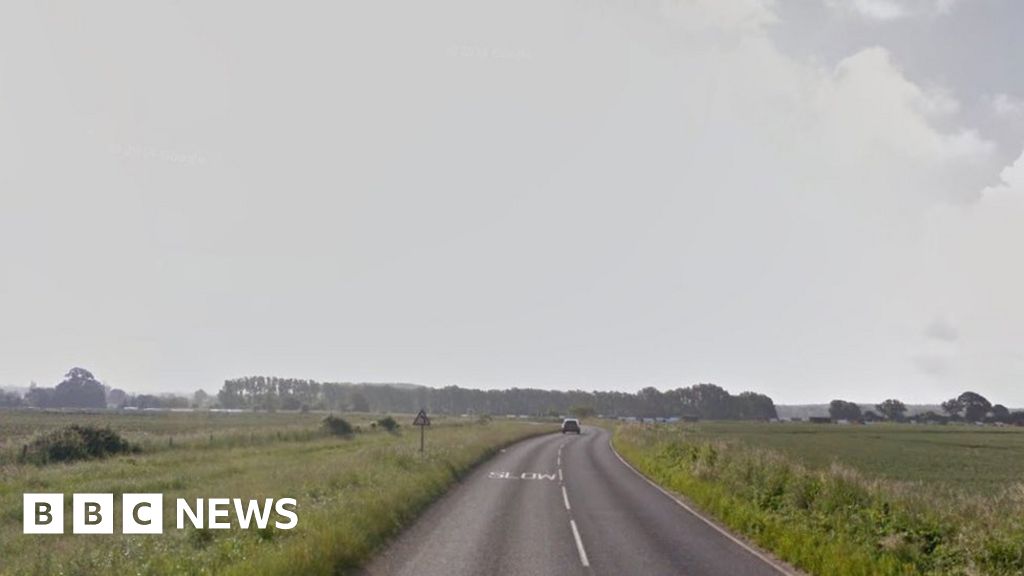 Driver killed and another injured in Funtington crash - BBC News