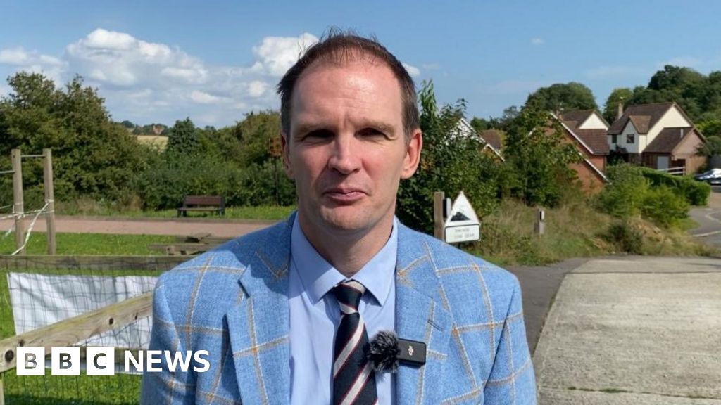 Defector MP Dan Poulter says Tories not listening over NHS - BBC News