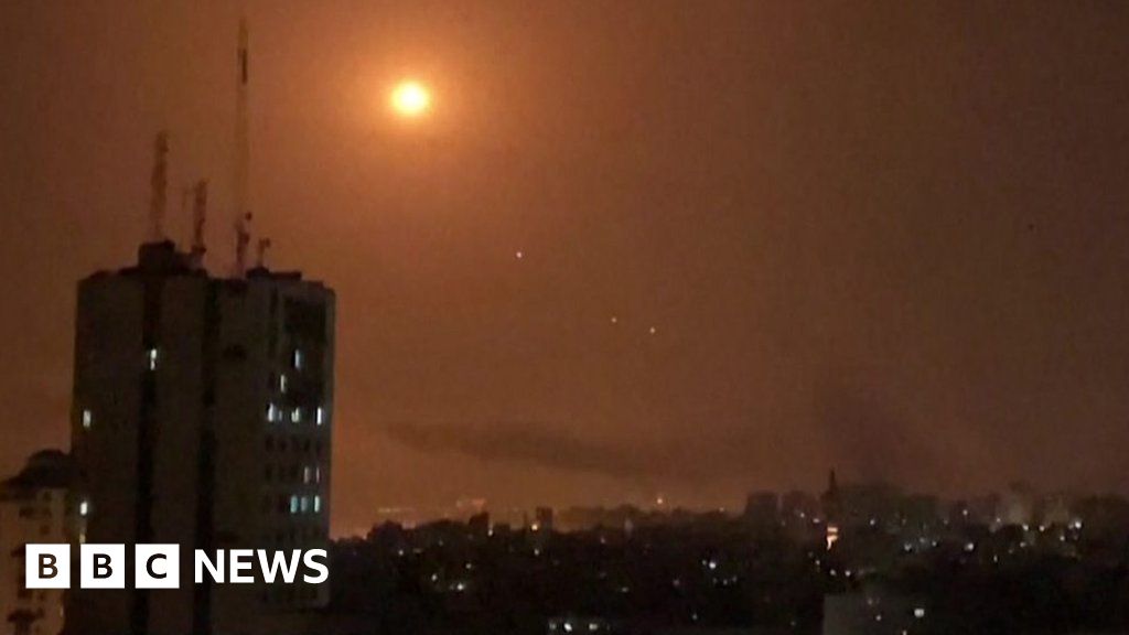 Jerusalem violence: Deadly Israeli air strikes after Gaza rocket attacks