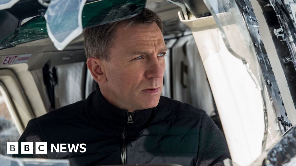 James Bond Spectre trailer launches - BBC News