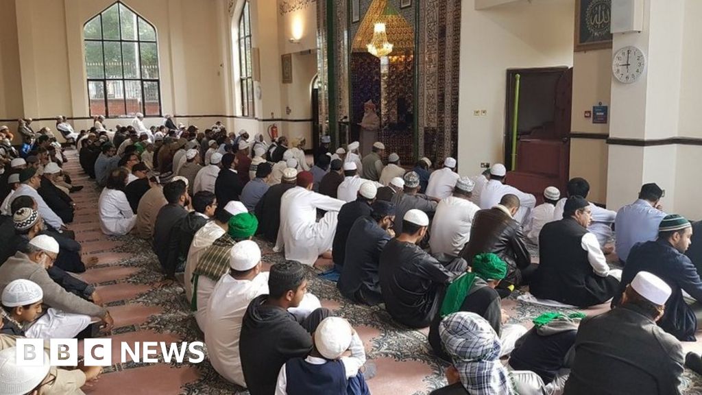 Leicester Central Mosque: First in UK to sign 'armed forces pledge ...