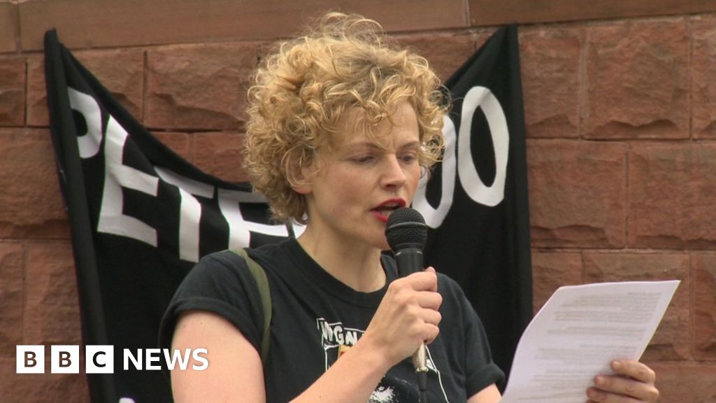 Actress Maxine Peake speaks at Peterloo event in Manchester - BBC News