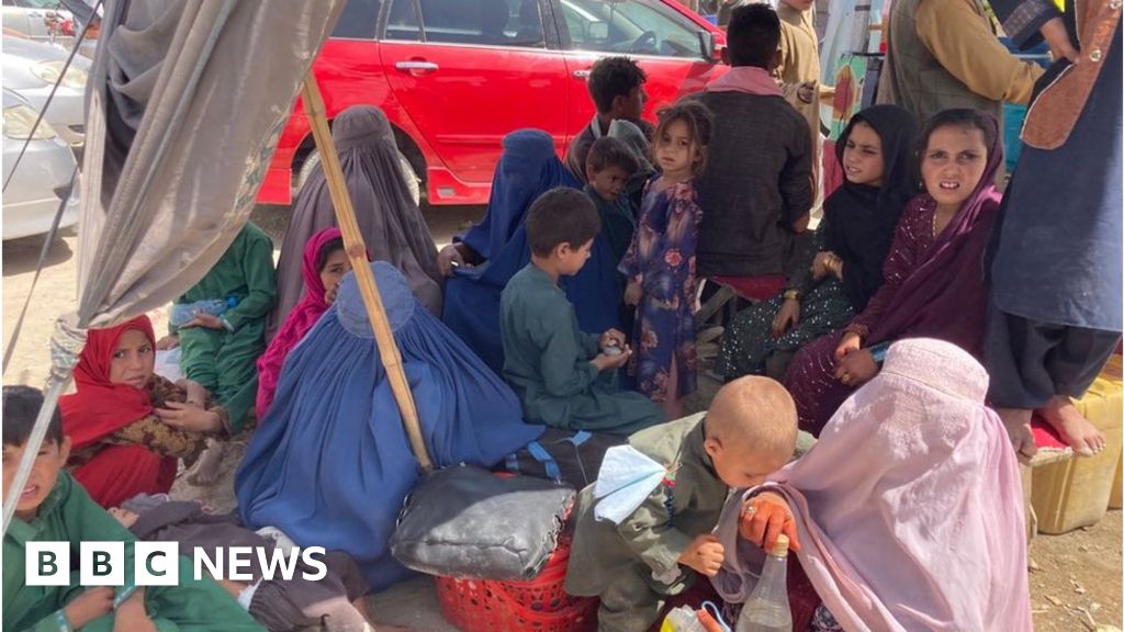 Afghanistan: Fleeing the Taliban into Pakistan and leaving dreams ...