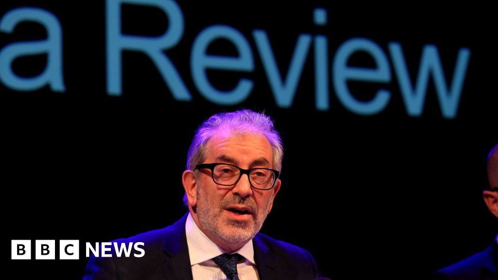 Manchester Arena bombing: Compulsory first aid training call - BBC News