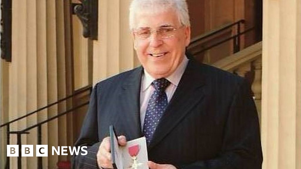 Tony McGann: Tributes as Liverpool regeneration campaigner dies - BBC News