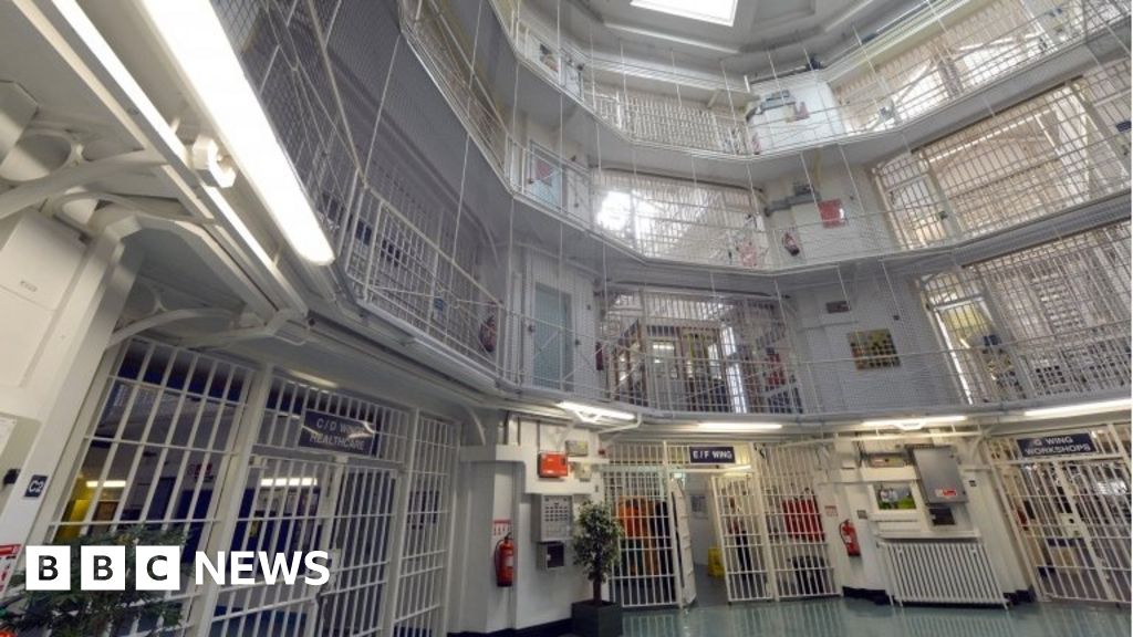 Are prisons becoming more dangerous places? - BBC News