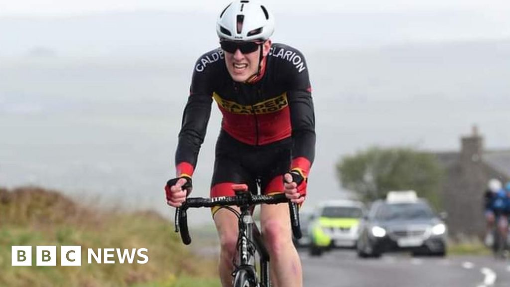 Wakefield: Teenage cyclist Lewis Smith dies after crash - BBC News