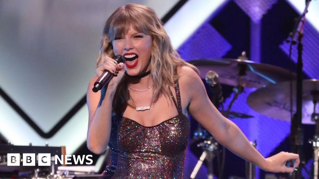 Taylor Swift's record label Universal plans share sale