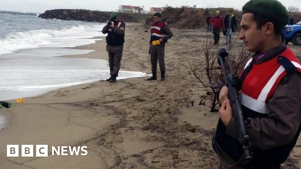 Migrant crisis: '27 dead' off Turkey as boat sinks - BBC News