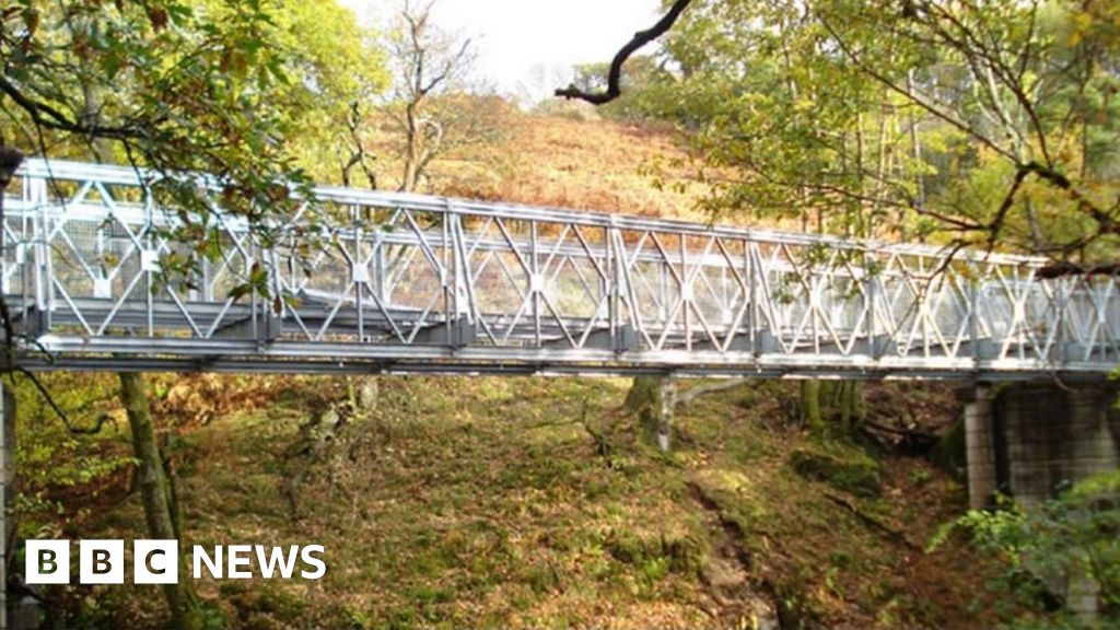 Darley Abbey bridge: Council approves purchase of temporary footbridge - BBC News