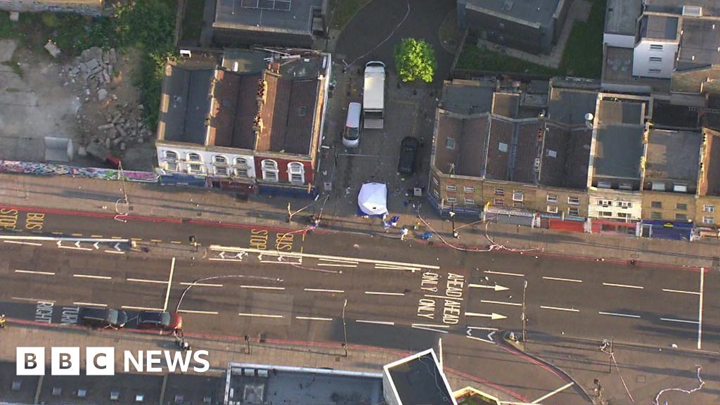 London mosque attack: Aerial footage of Finsbury Park - BBC News