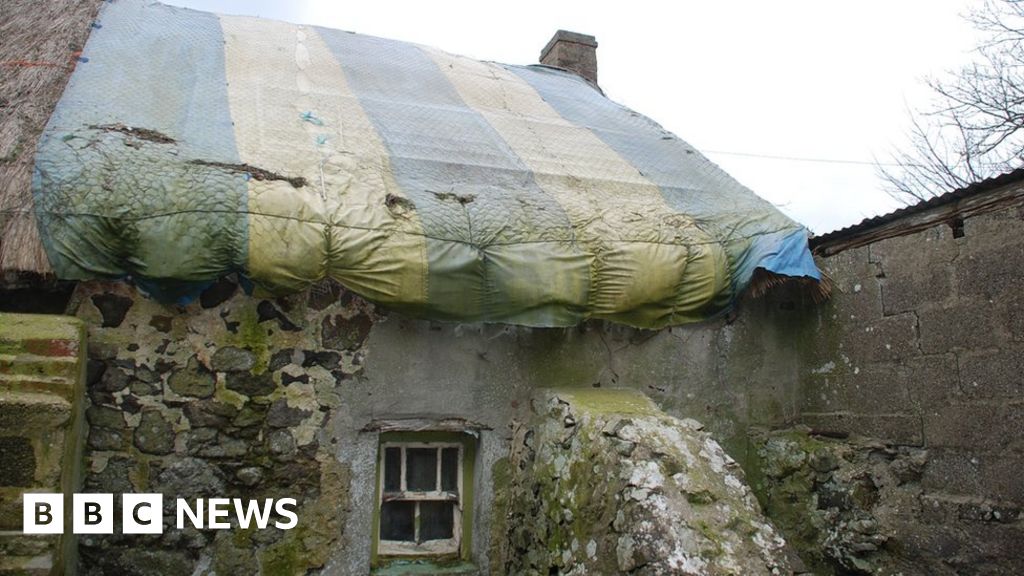 Pensioners' listed thatched cottage 'falling down around them' - BBC News