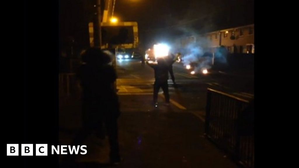 Shot fired and petrol bombs thrown at PSNI in Lurgan rioting - BBC News