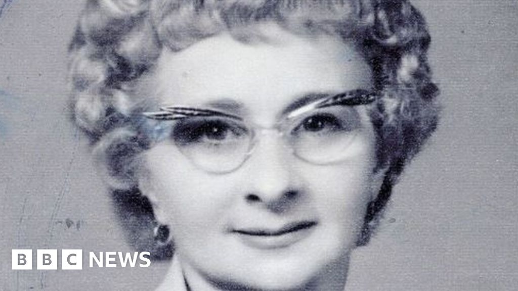 Betty Tebbs: Women's rights activist dies aged 98 - BBC News