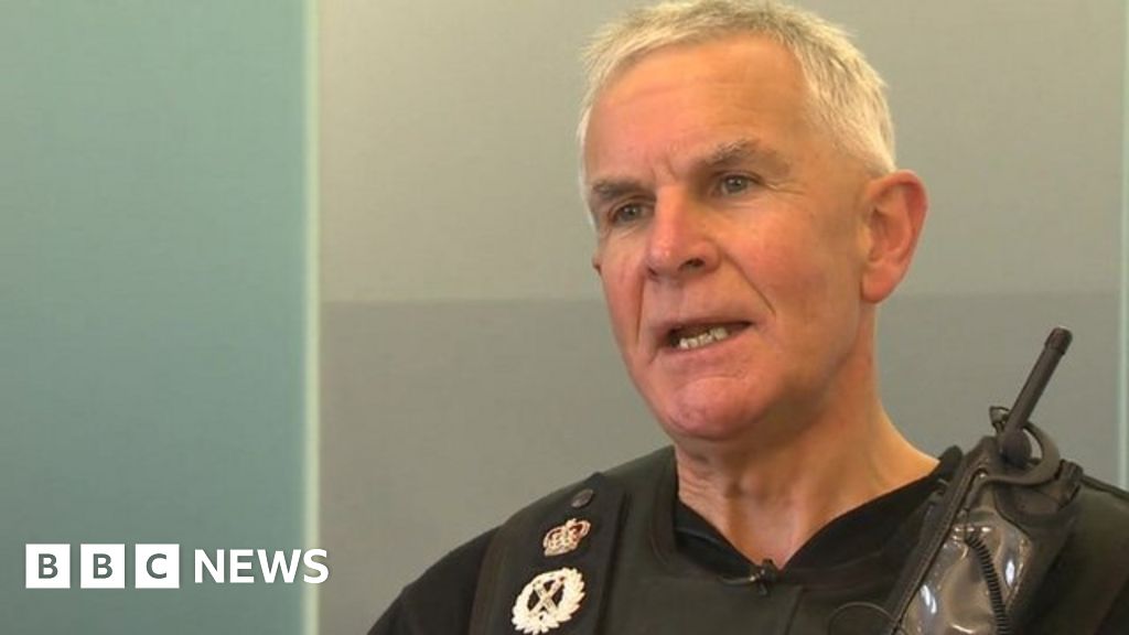 Sir Peter Fahy: Salford gangs 'could take 10 years' to eradicate - BBC News
