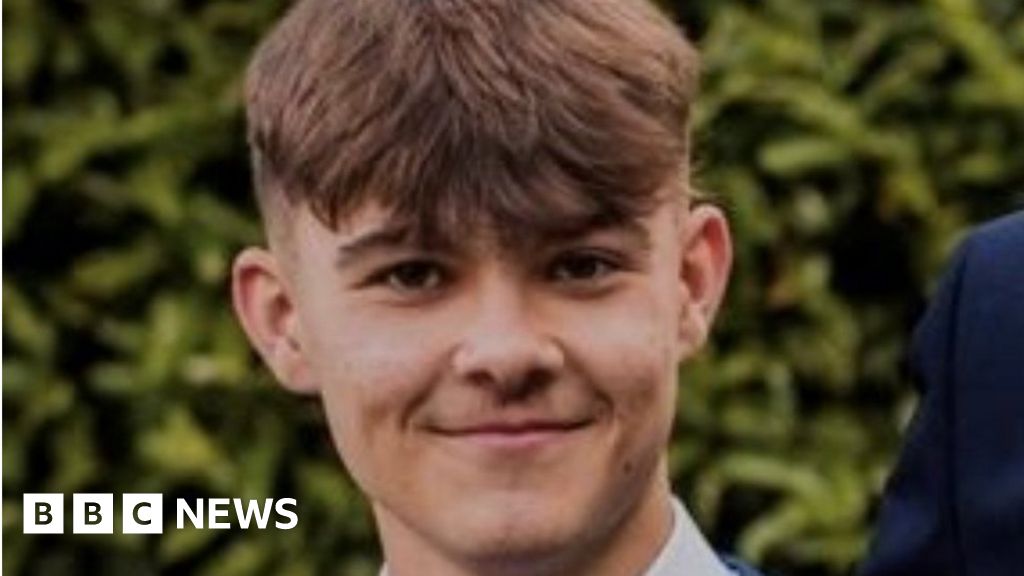 Charlie Cosser: Teenager denies murdering 17-year-old - BBC News