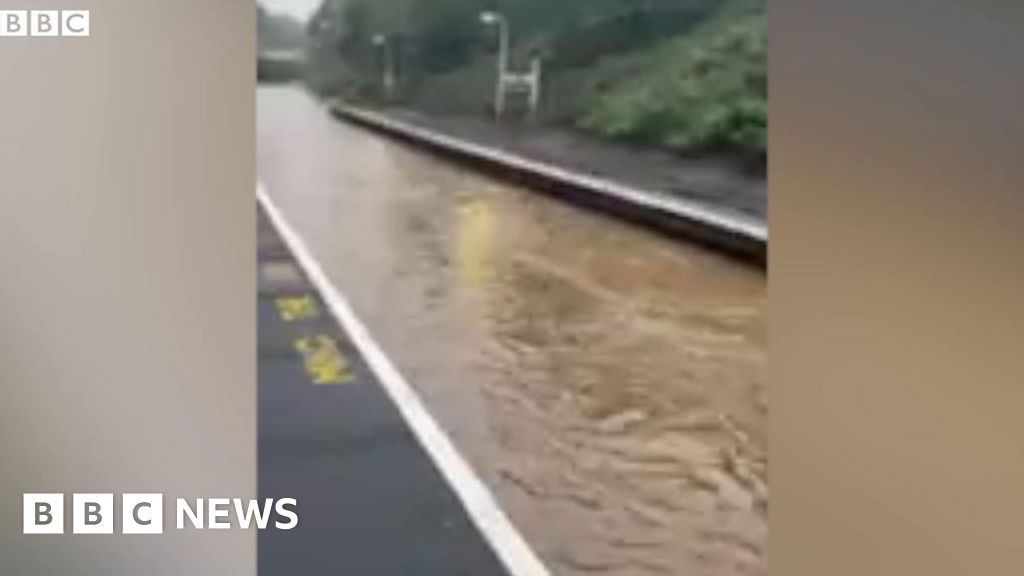 Flooded rail lines in Warwickshire turned into river - BBC News