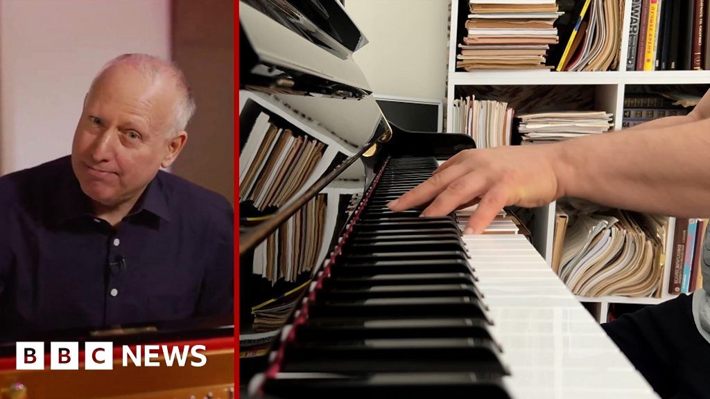 St David's Day: BBC Russia editor Steve Rosenberg plays Ar Lan y Môr ...