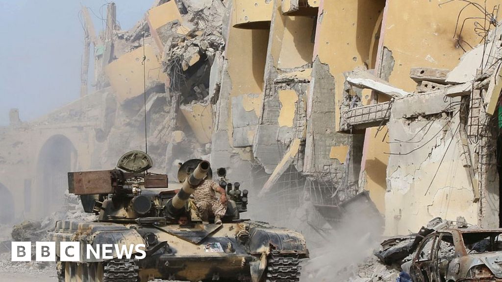 Libya clashes 'kill 60' at Brak El-Shati airbase - BBC News