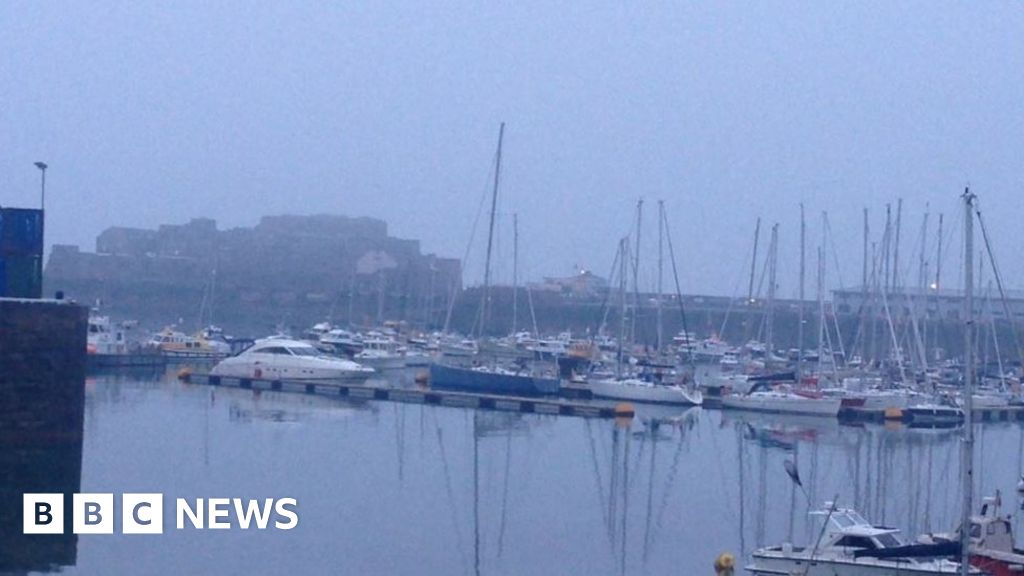 Guernsey least sunny month for 39 years says Met Office - BBC News