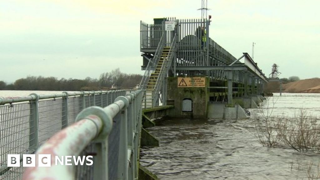 NI flooding: Ministers to host meeting over response - BBC News