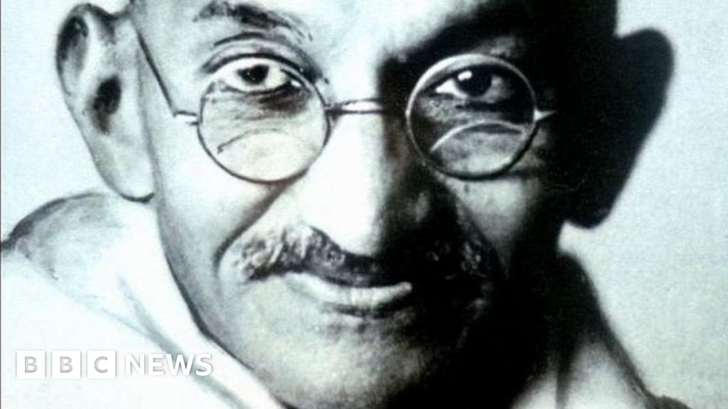Gandhi flip flops sold on Amazon cause anger in India - BBC News