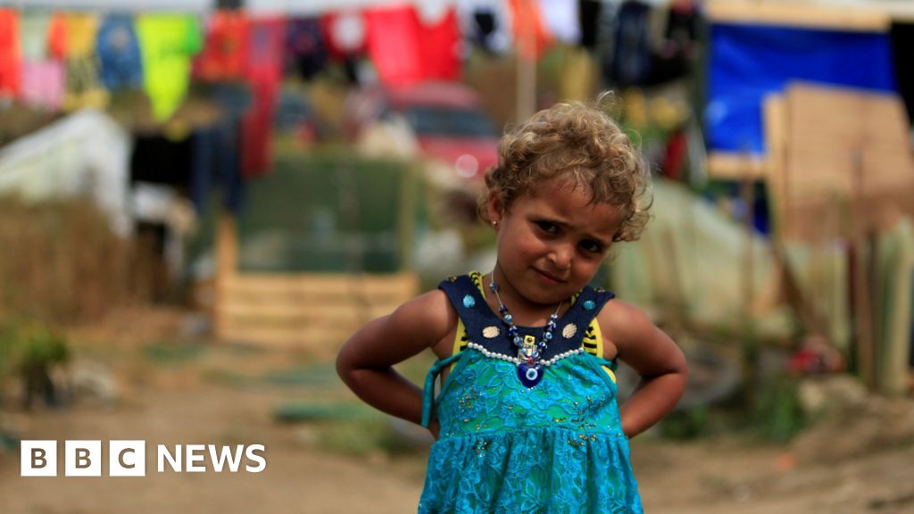 Refugees at highest ever level, reaching 65m, says UN - BBC News